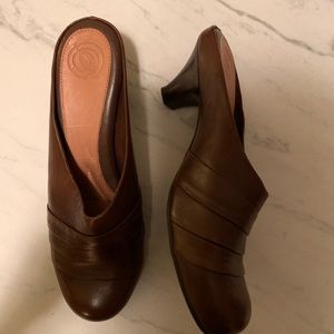 Nurture by Lamaze Shoes | Nurture Super Comfortable Light Tan Clogs ...